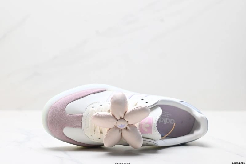 Low-cost Adidas Samba Shoes
