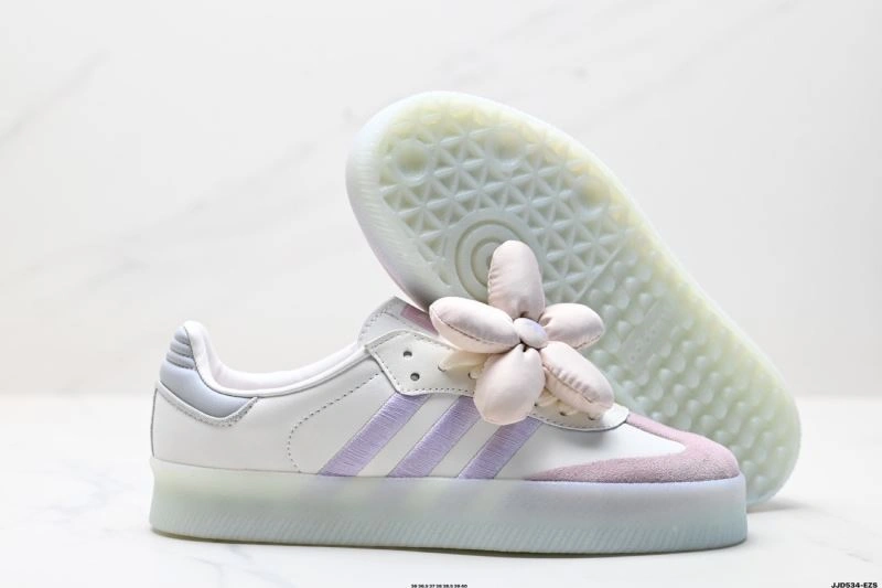 Low-cost Adidas Samba Shoes