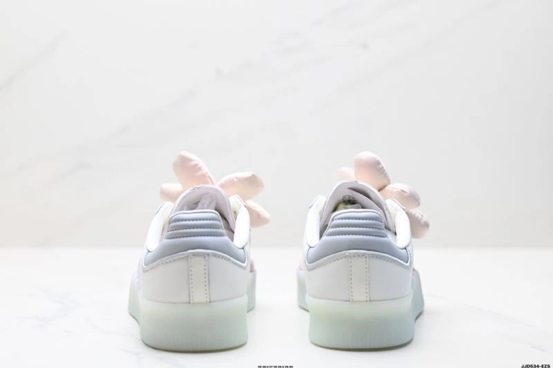 Low-cost Adidas Samba Shoes