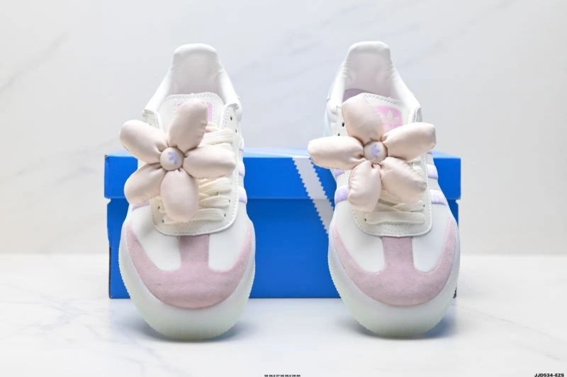 Low-cost Adidas Samba Shoes