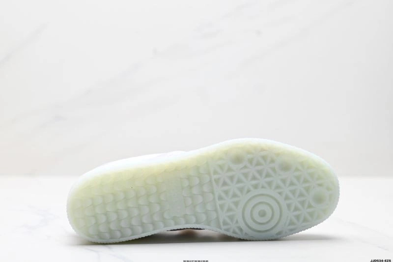 Low-cost Adidas Samba Shoes