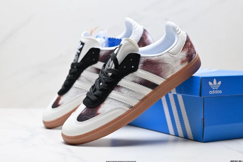 Top mirror Adidas Samba Shoes
