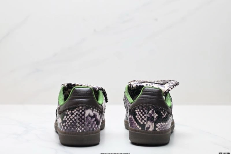 Low-cost Adidas Samba Shoes