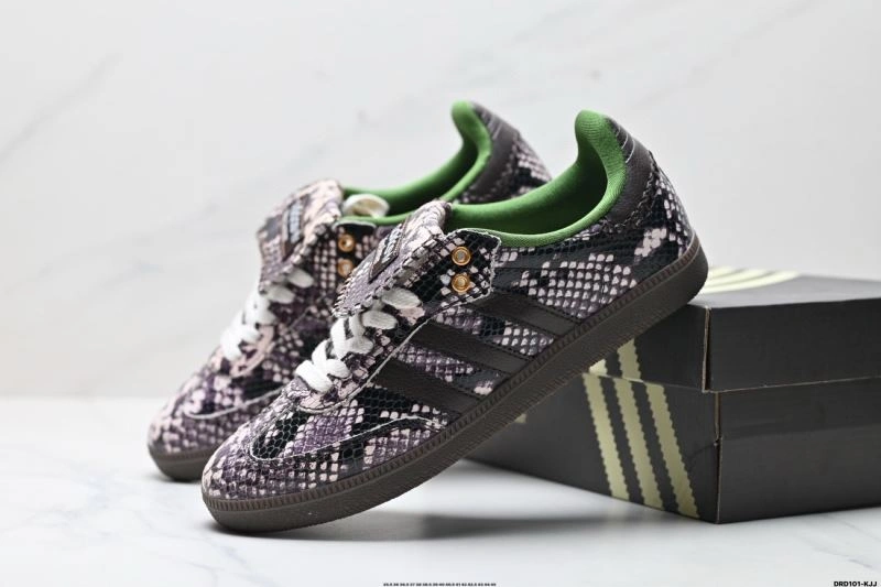 Low-cost Adidas Samba Shoes