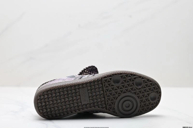Low-cost Adidas Samba Shoes
