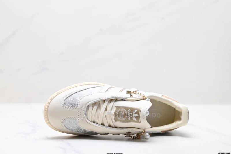 Low-cost Adidas Samba Shoes