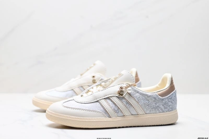 Low-cost Adidas Samba Shoes
