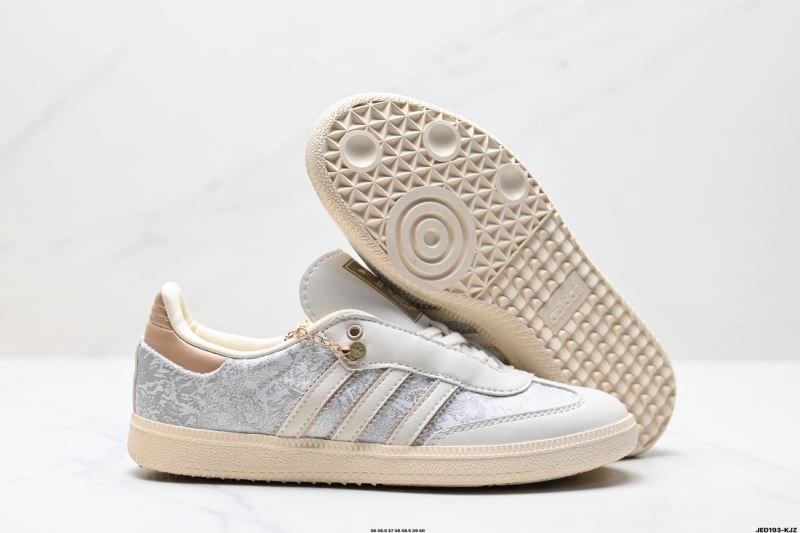 Low-cost Adidas Samba Shoes