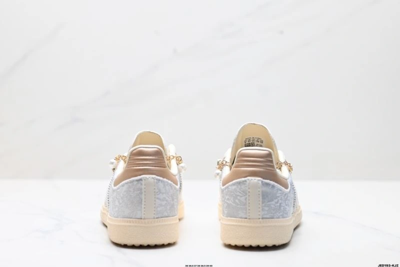 Low-cost Adidas Samba Shoes