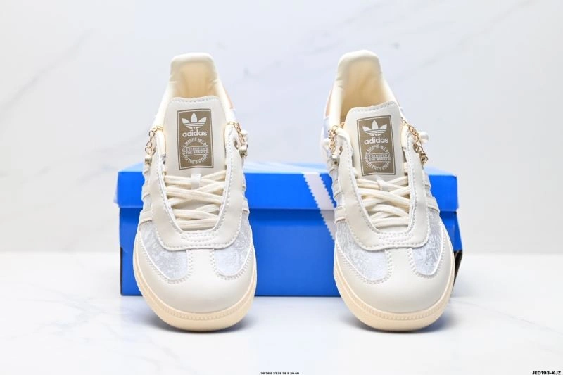 Low-cost Adidas Samba Shoes