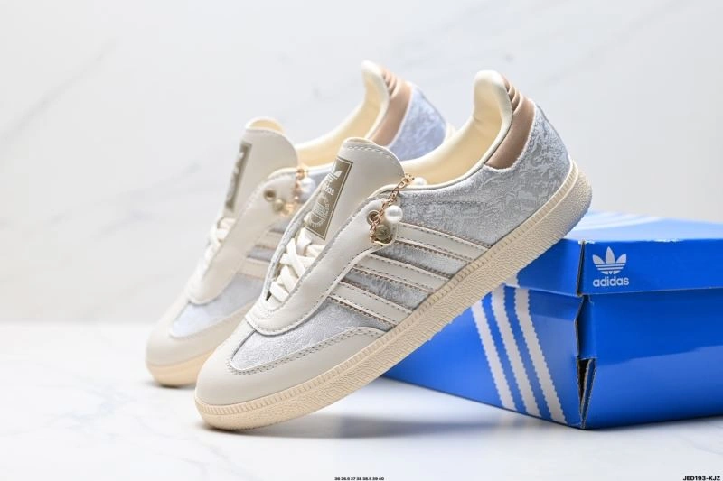 Low-cost Adidas Samba Shoes