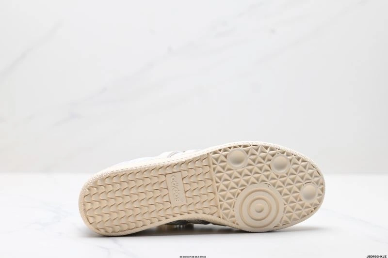 Low-cost Adidas Samba Shoes