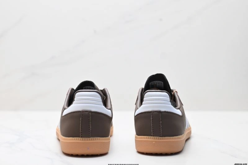 Top mirror Adidas Samba Shoes