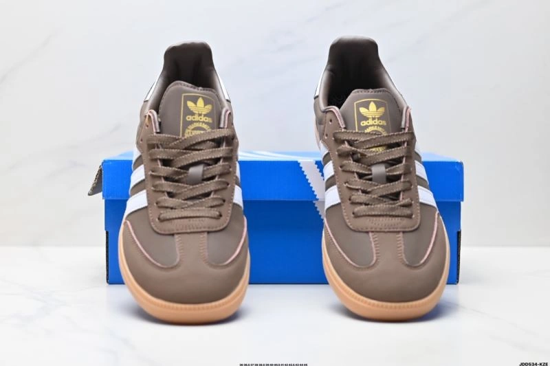 Top mirror Adidas Samba Shoes