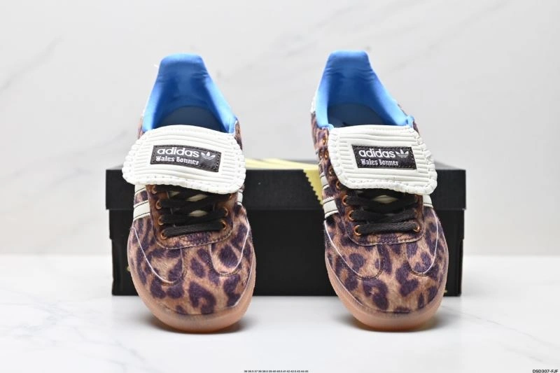 Brand-authenticated Adidas Samba Shoes