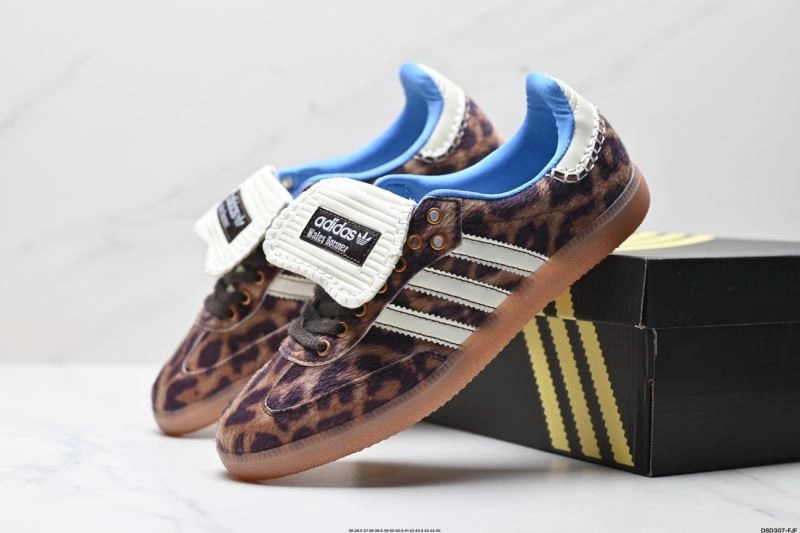 Brand-authenticated Adidas Samba Shoes