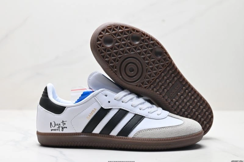 Low-cost Adidas Samba Shoes