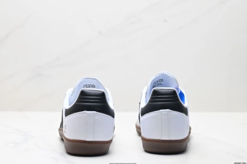 Low-cost Adidas Samba Shoes