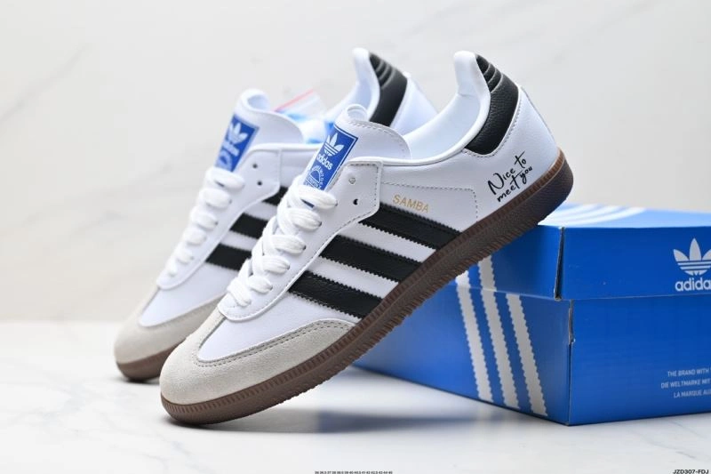 Low-cost Adidas Samba Shoes