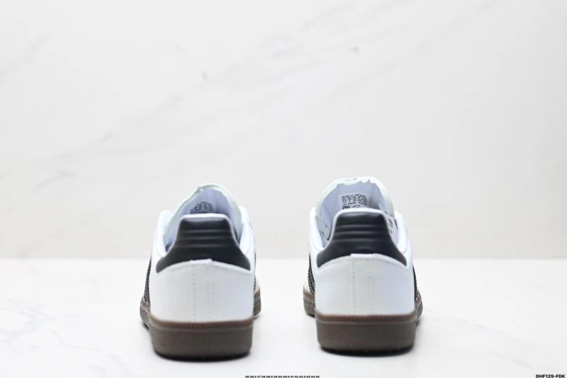 Top mirror Adidas Samba Shoes