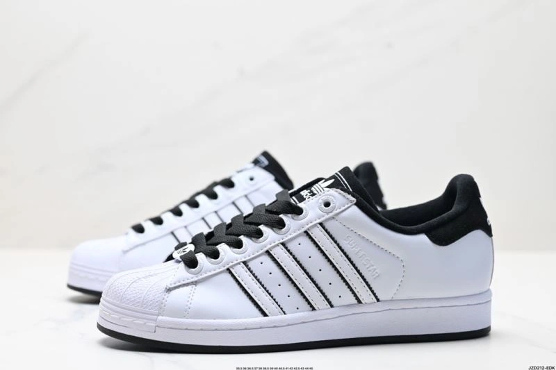 Accurate model Adidas Superstar Shoes