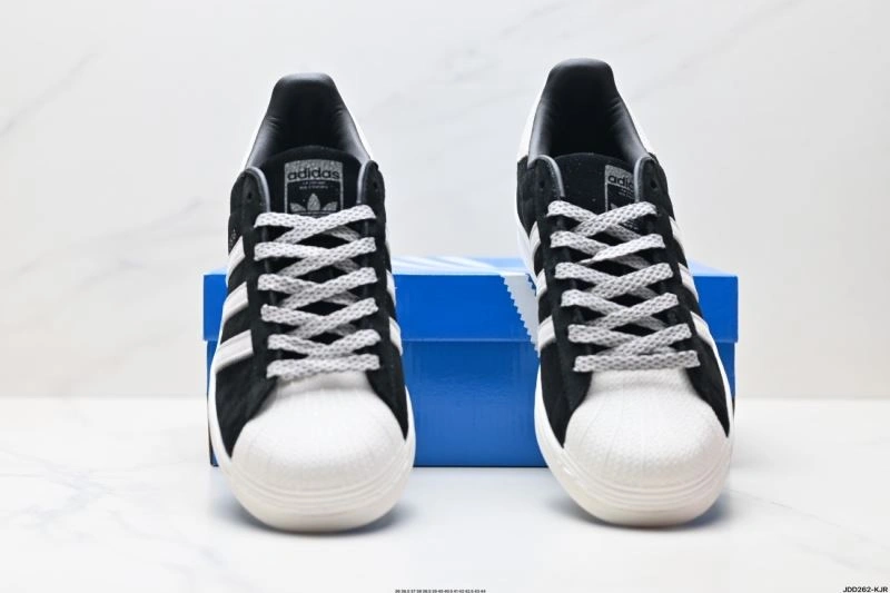 Accurate model Adidas Superstar Shoes