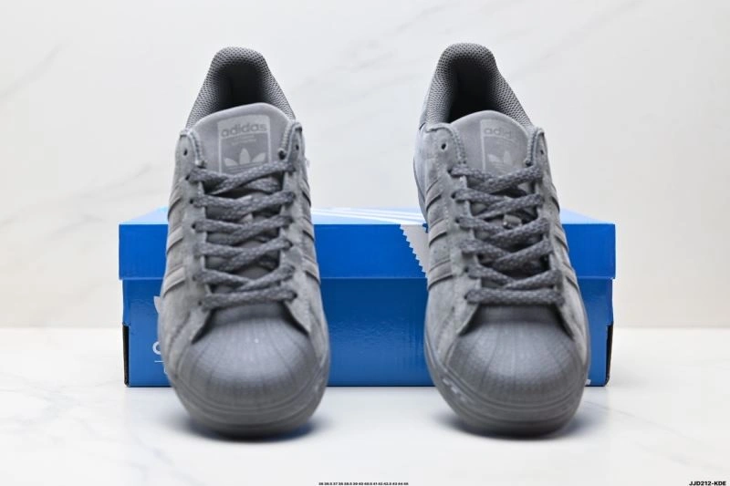 Accurate model Adidas Superstar Shoes