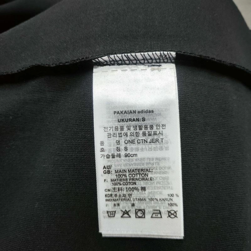 Accurate model Adidas T-Shirts