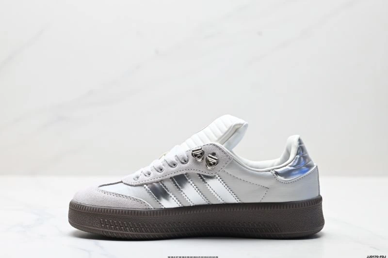 Brand-authenticated Adidas XLG Shoes