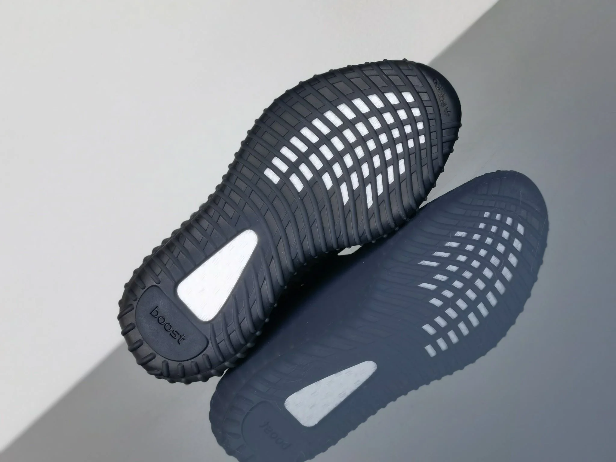Low-cost Adidas Yeezy 350 Shoes