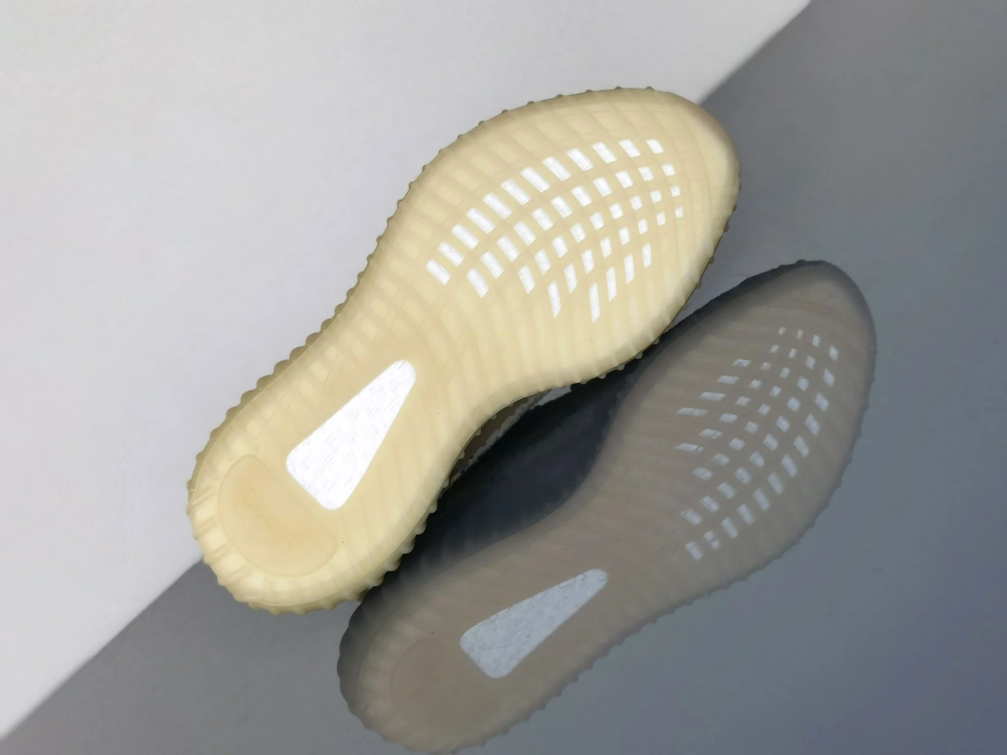 Accurate model Adidas Yeezy 350 Shoes
