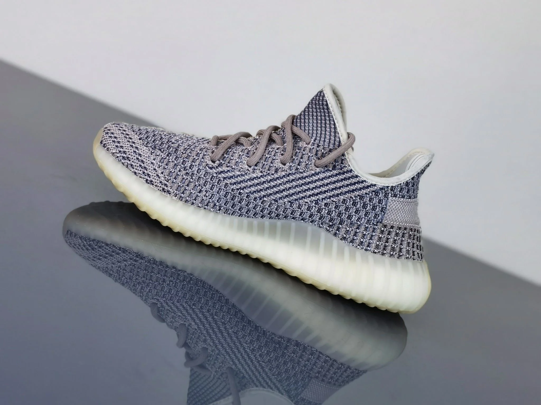 Inexpensive Adidas Yeezy 350 Shoes