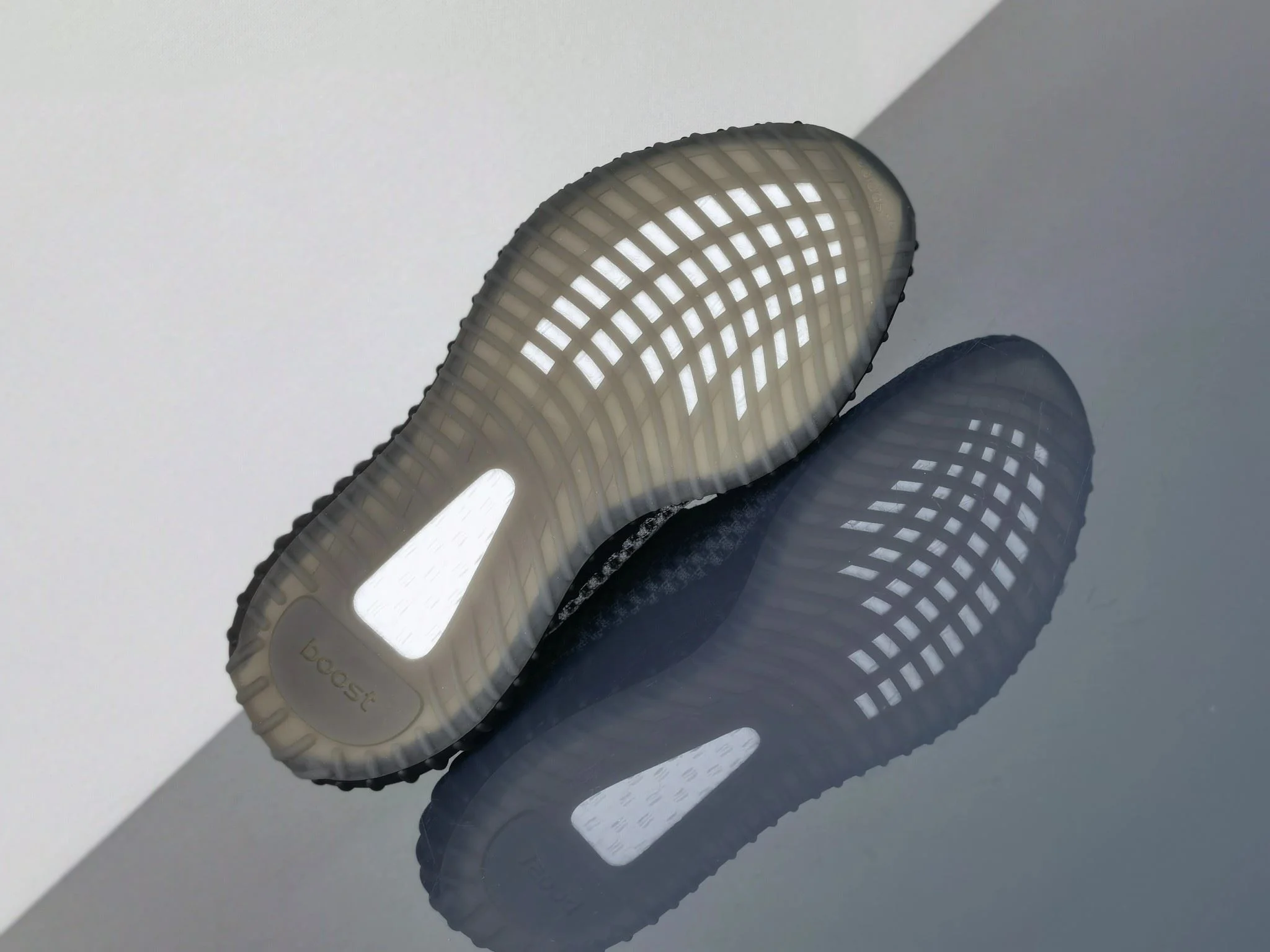 Precise copy Adidas Yeezy 350 Shoes
