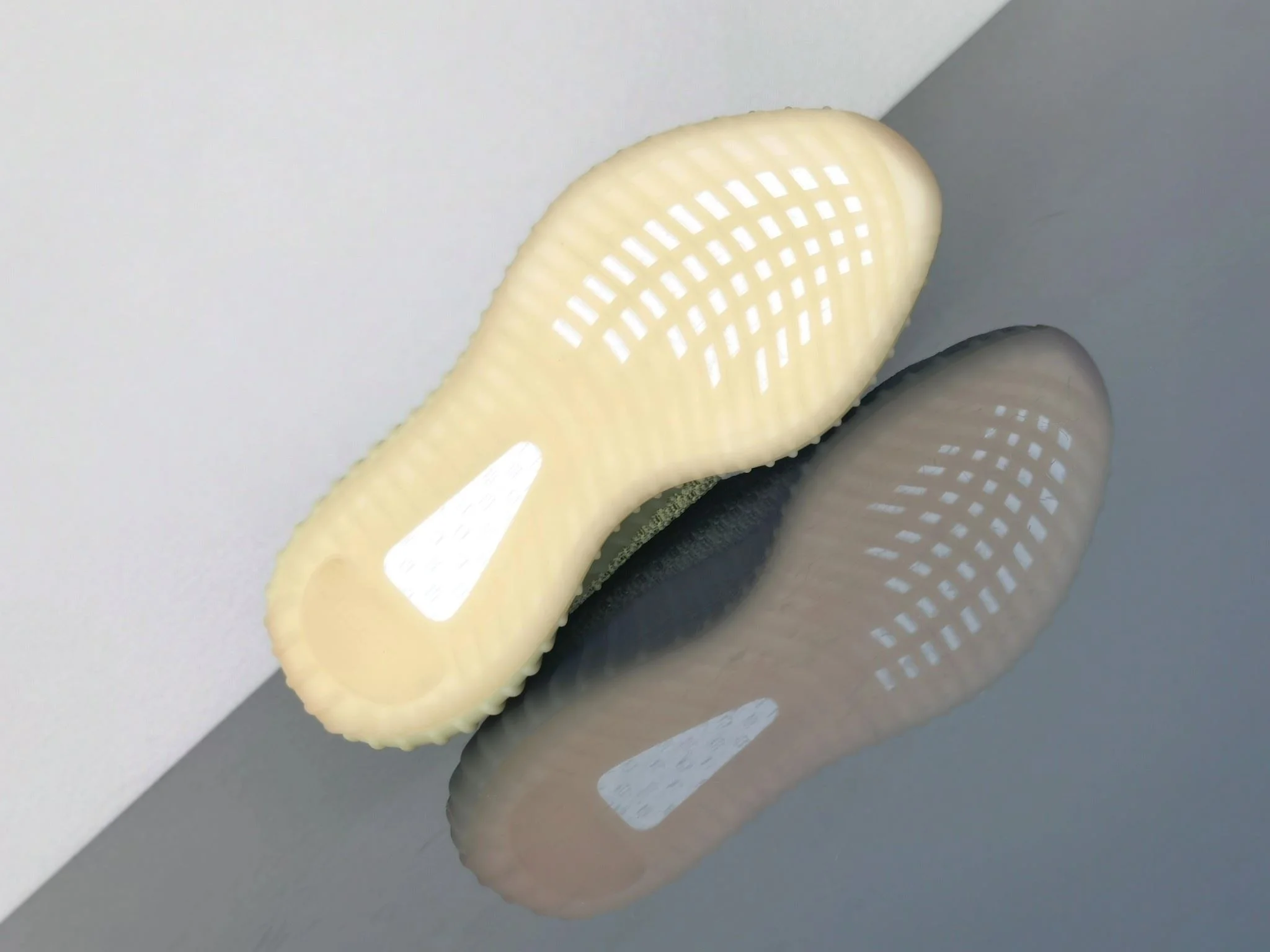 High fidelity Adidas Yeezy 350 Shoes