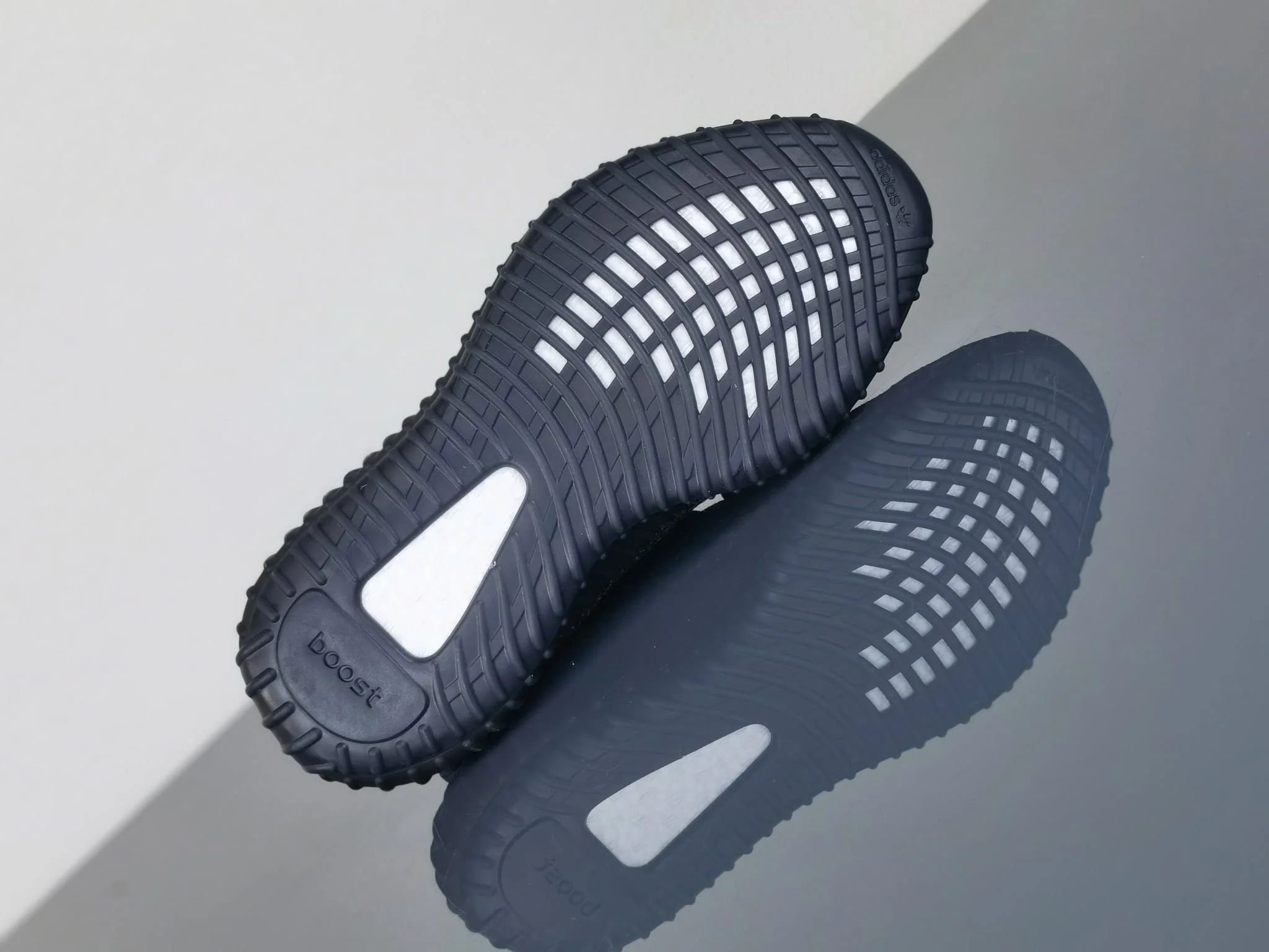 Accurate model Adidas Yeezy 350 Shoes