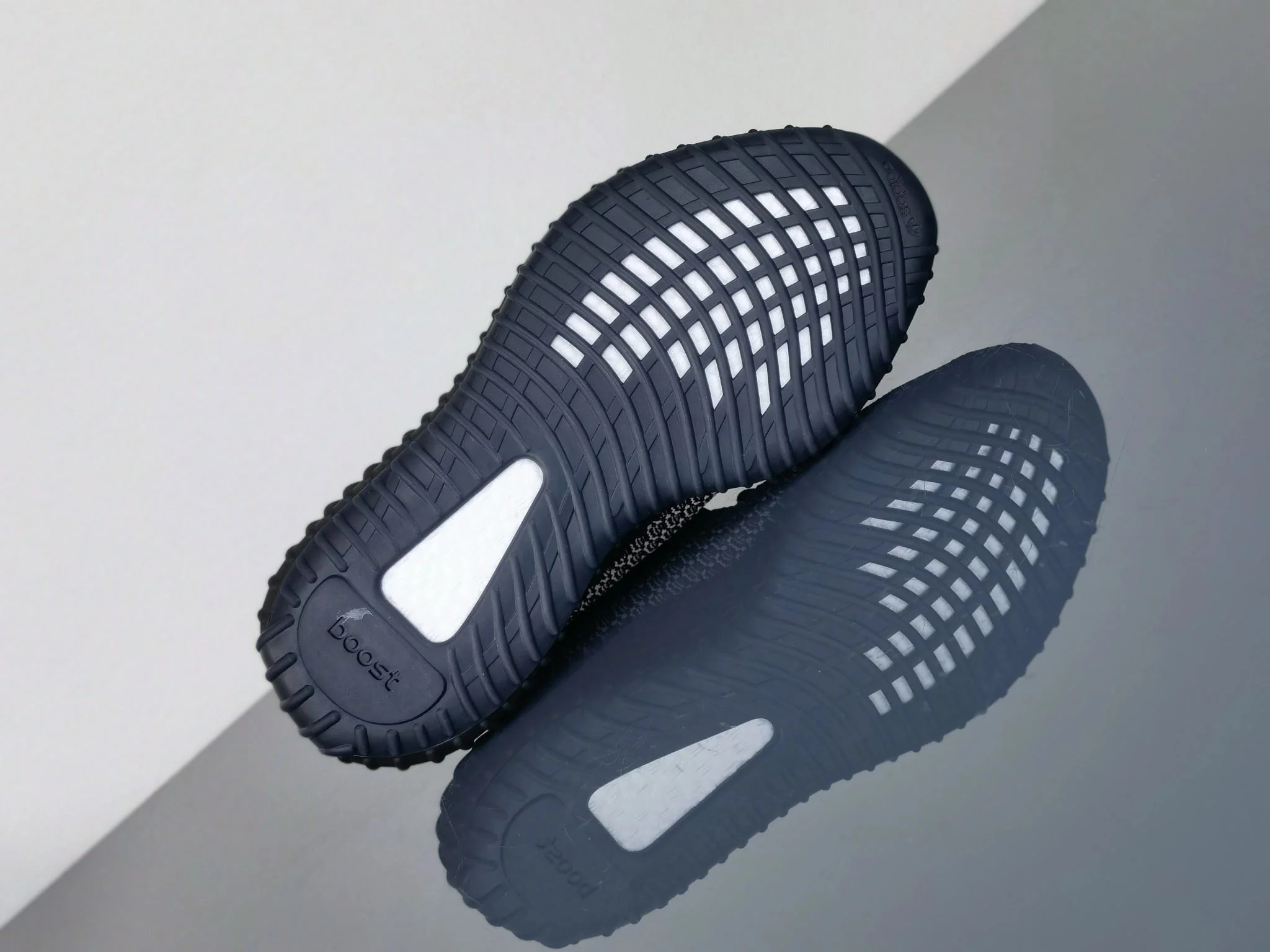Factory-made Adidas Yeezy 350 Shoes
