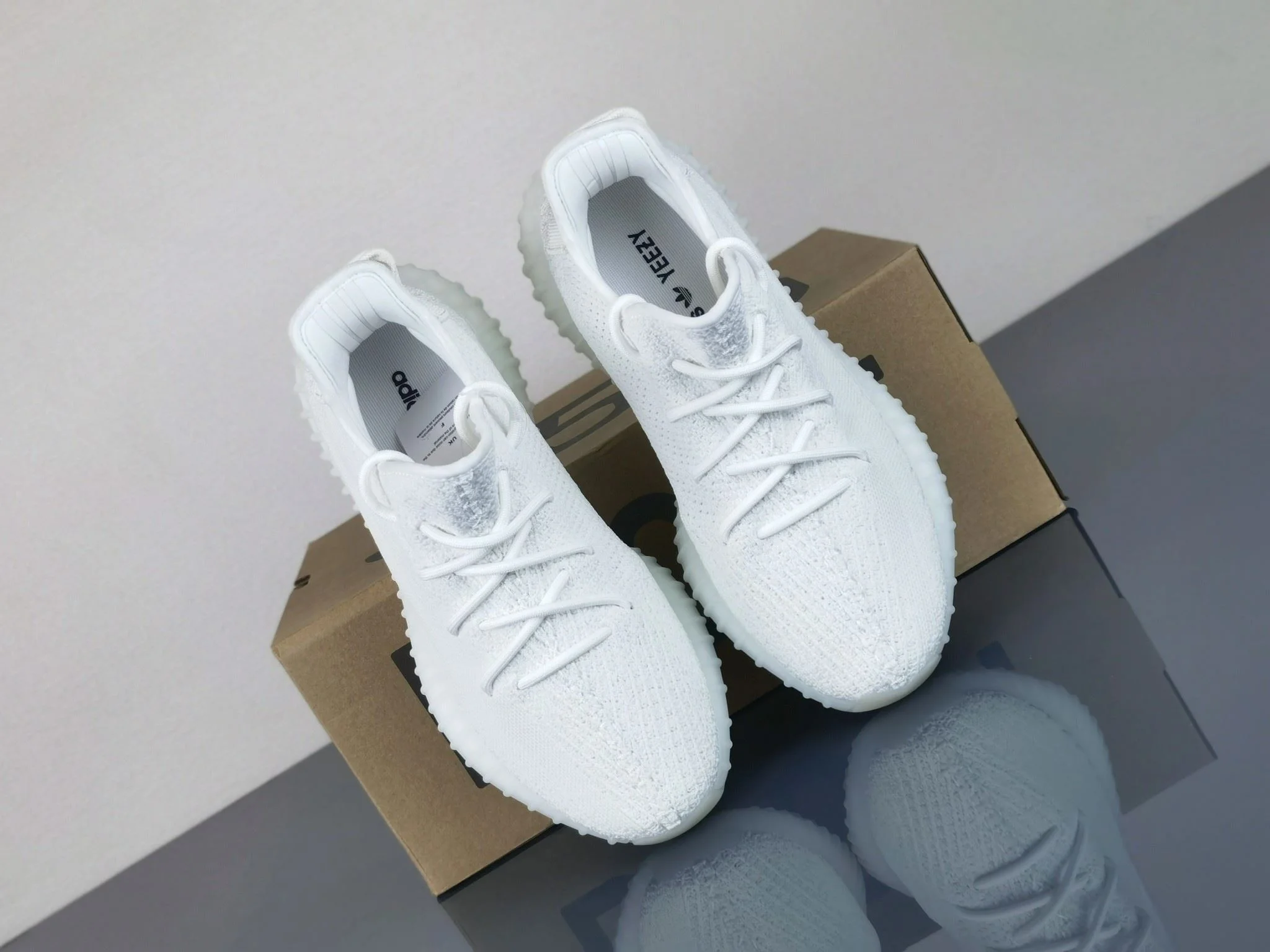 Exact replica Adidas Yeezy 350 Shoes