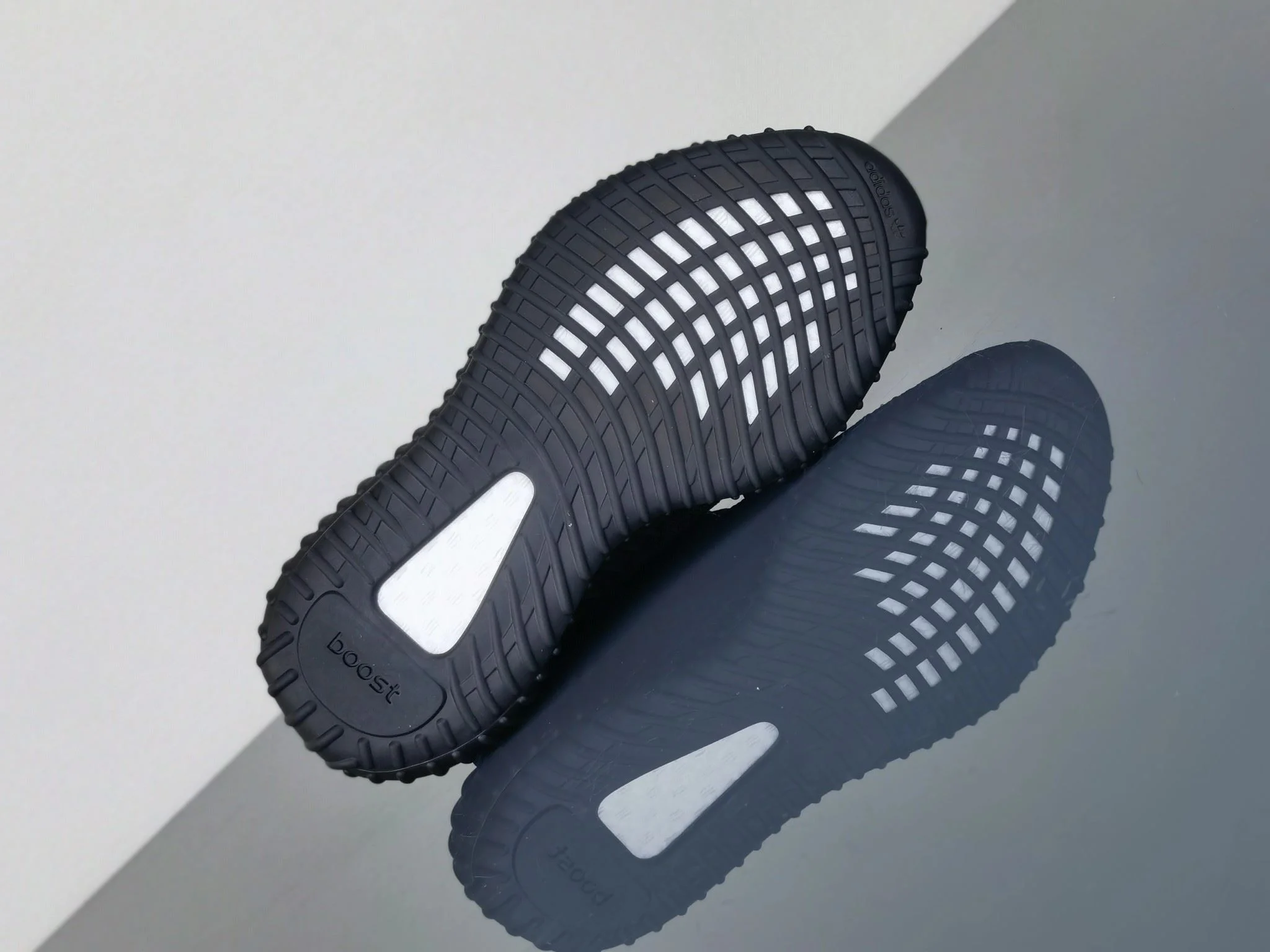 Factory-made Adidas Yeezy 350 Shoes