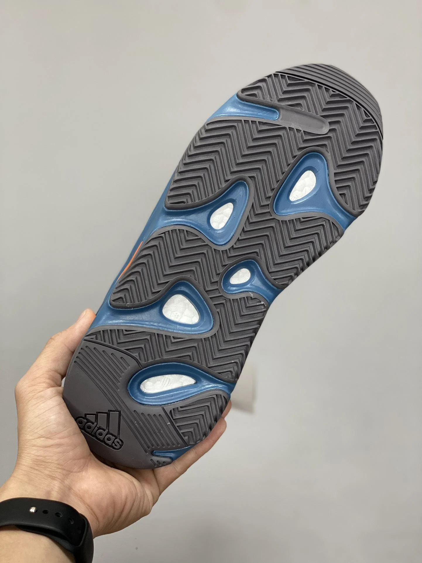 Reasonably priced Adidas Yeezy 700 Shoes