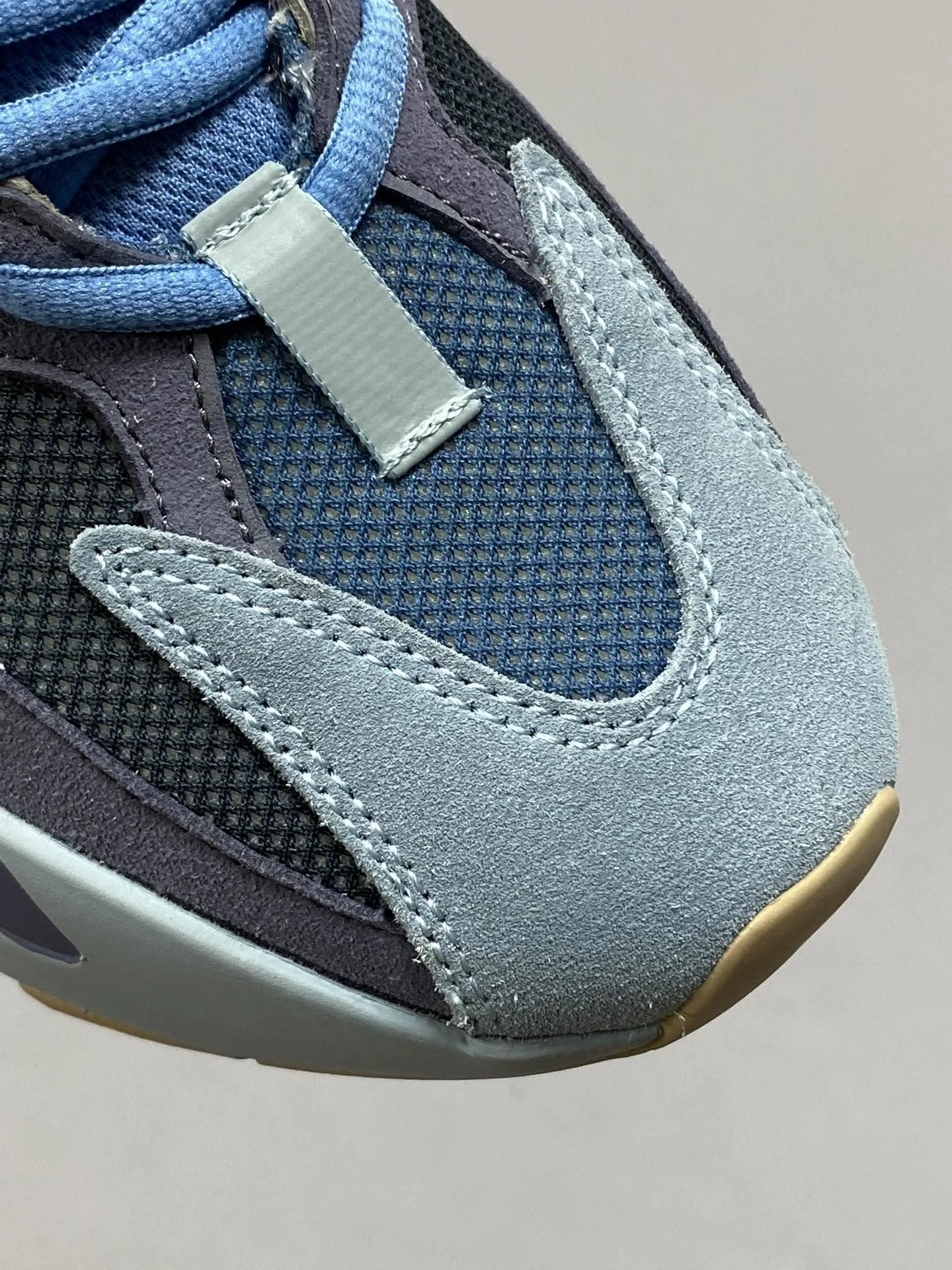 Exact replica Adidas Yeezy 700 Shoes