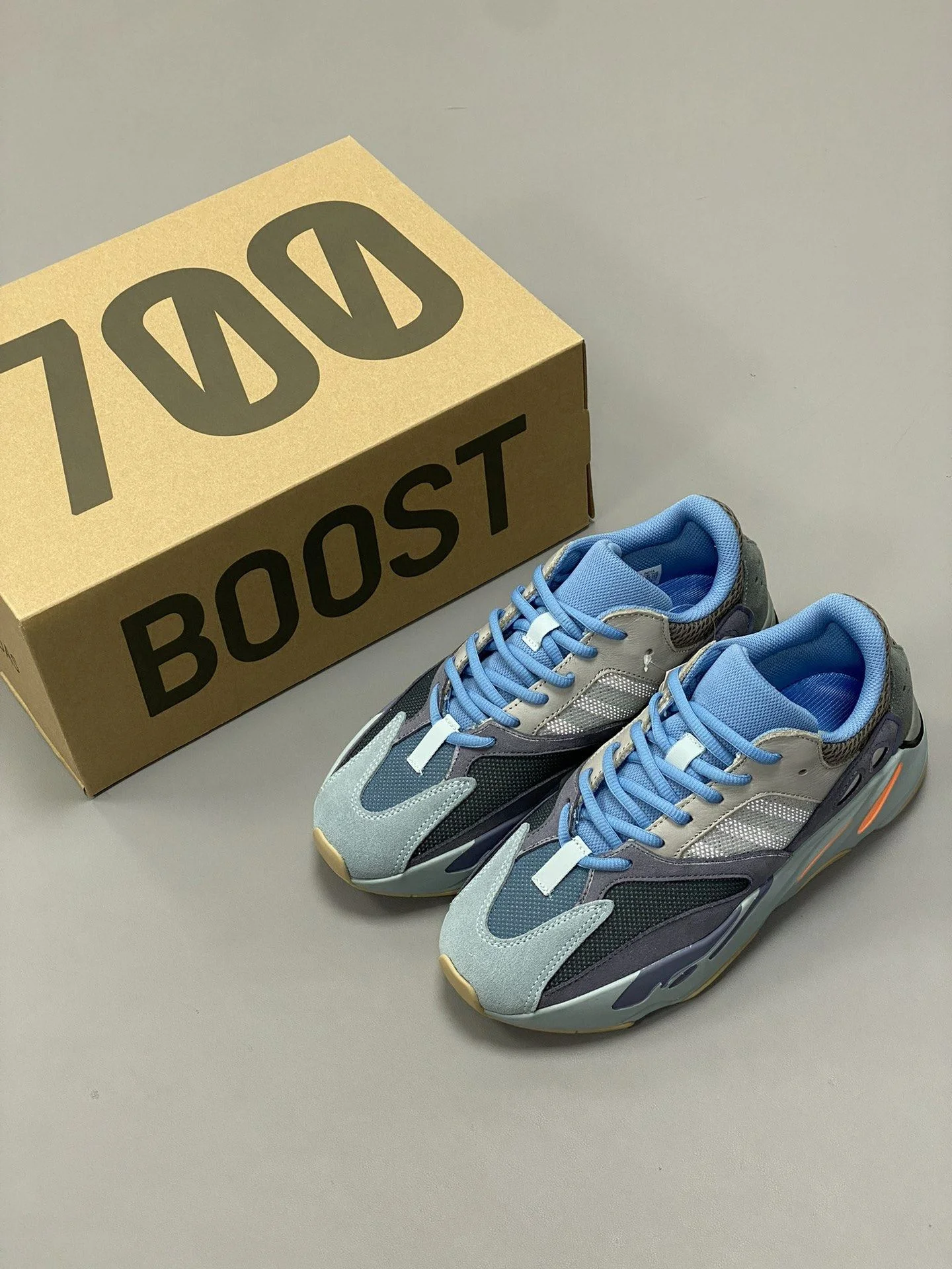 Exact replica Adidas Yeezy 700 Shoes
