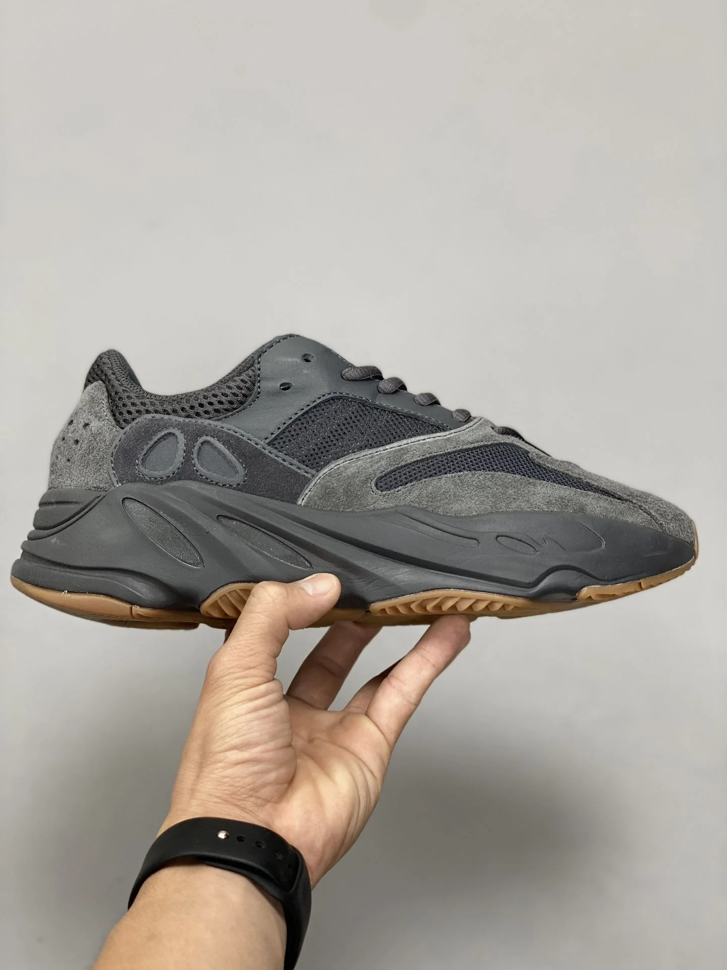 Reasonably priced Adidas Yeezy 700 Shoes