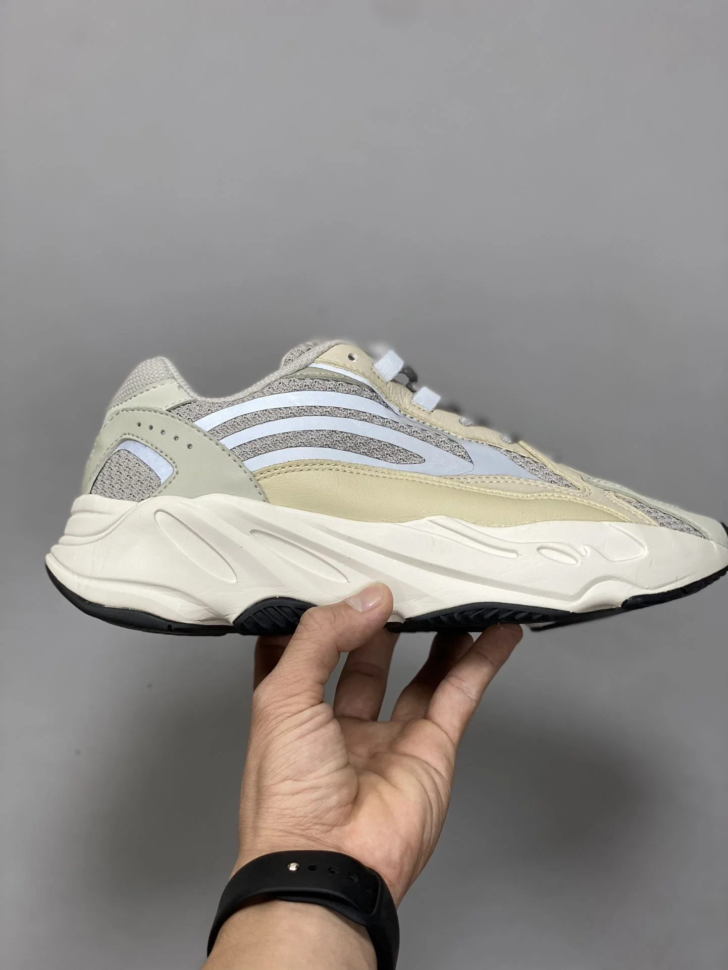 Accurate model Adidas Yeezy 700 Shoes