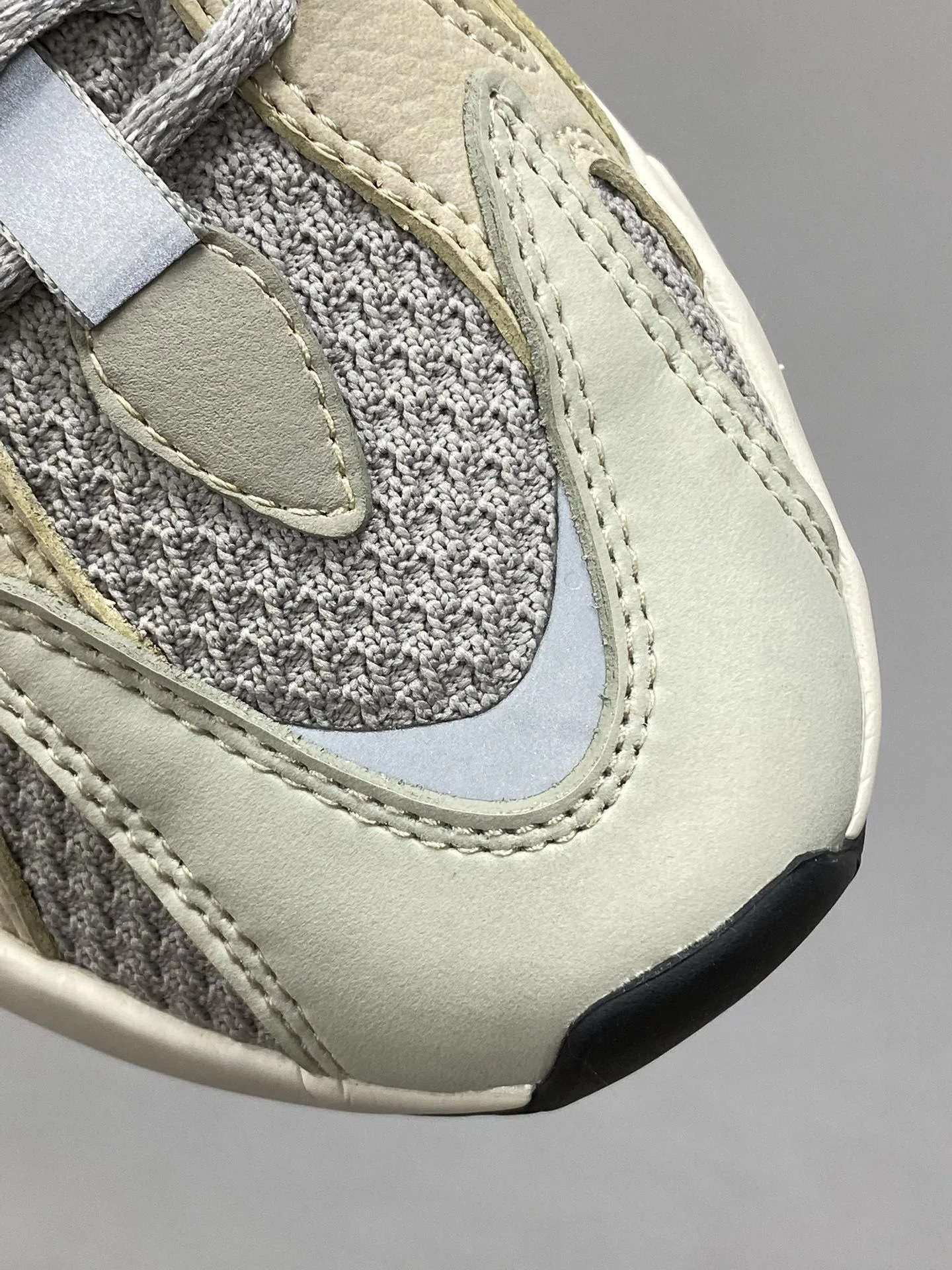 Accurate model Adidas Yeezy 700 Shoes