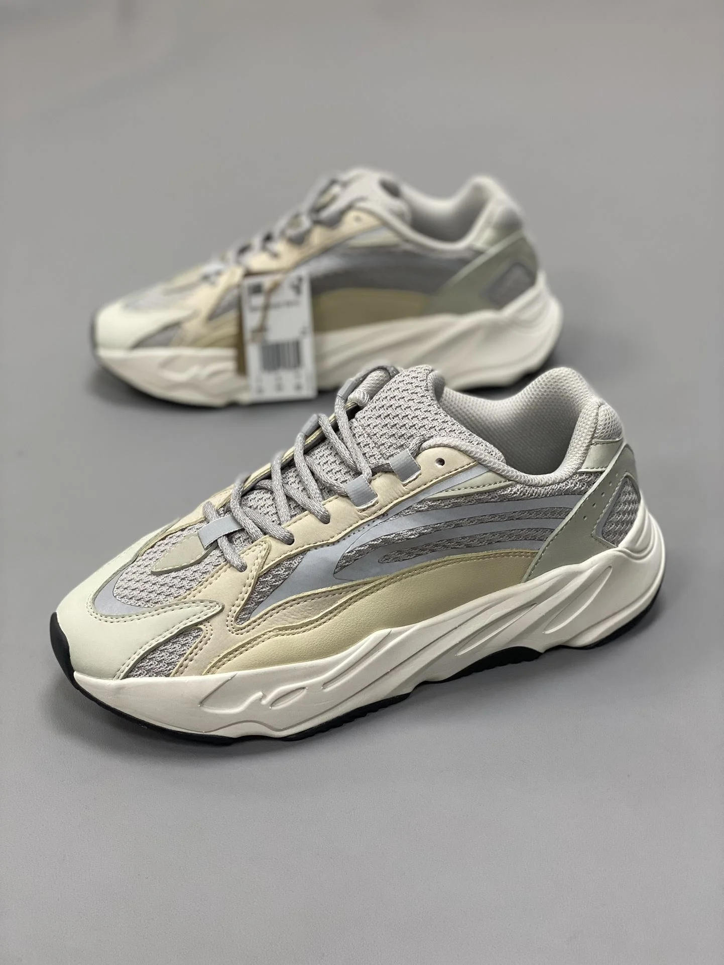 Accurate model Adidas Yeezy 700 Shoes
