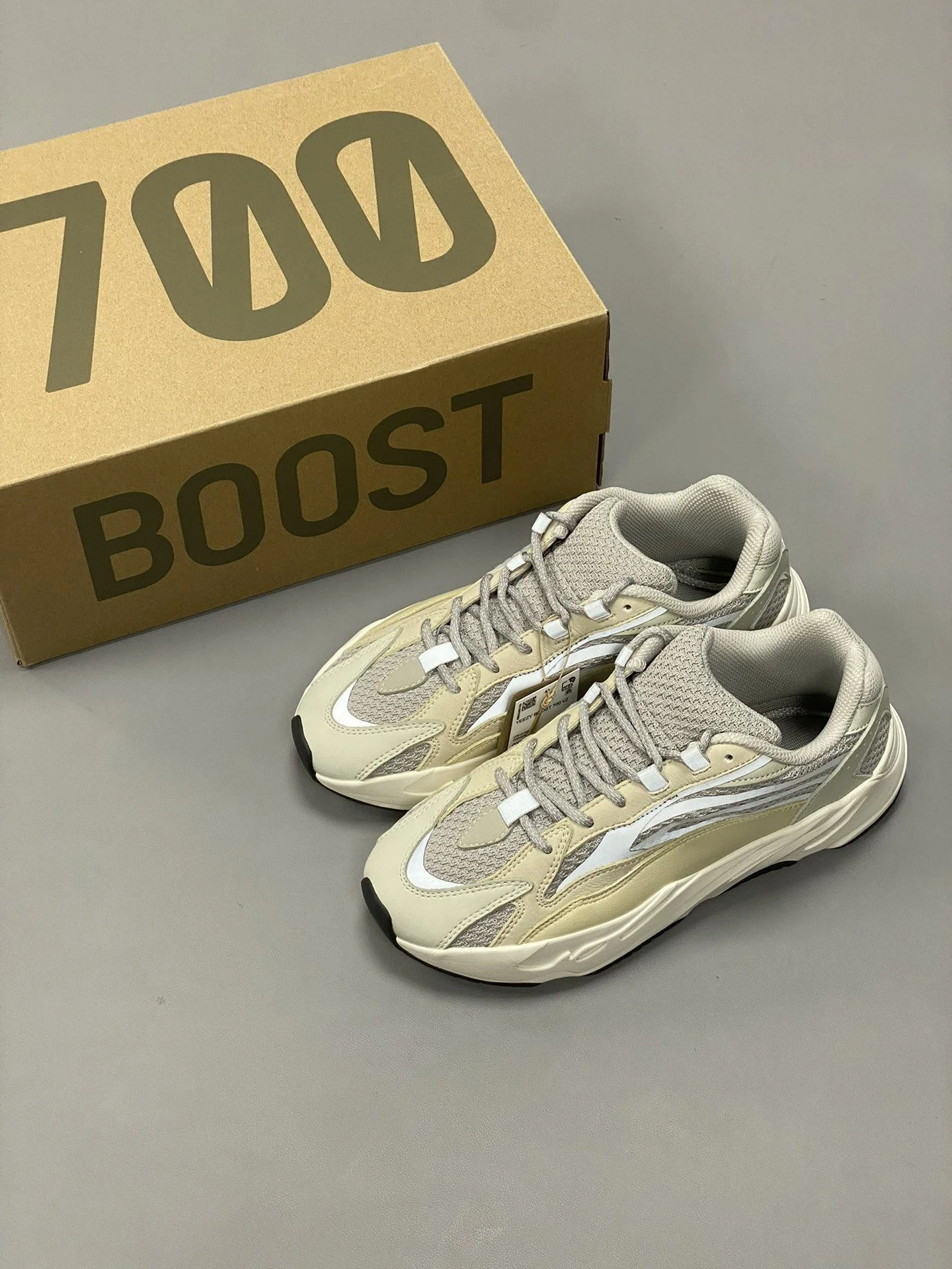 Accurate model Adidas Yeezy 700 Shoes