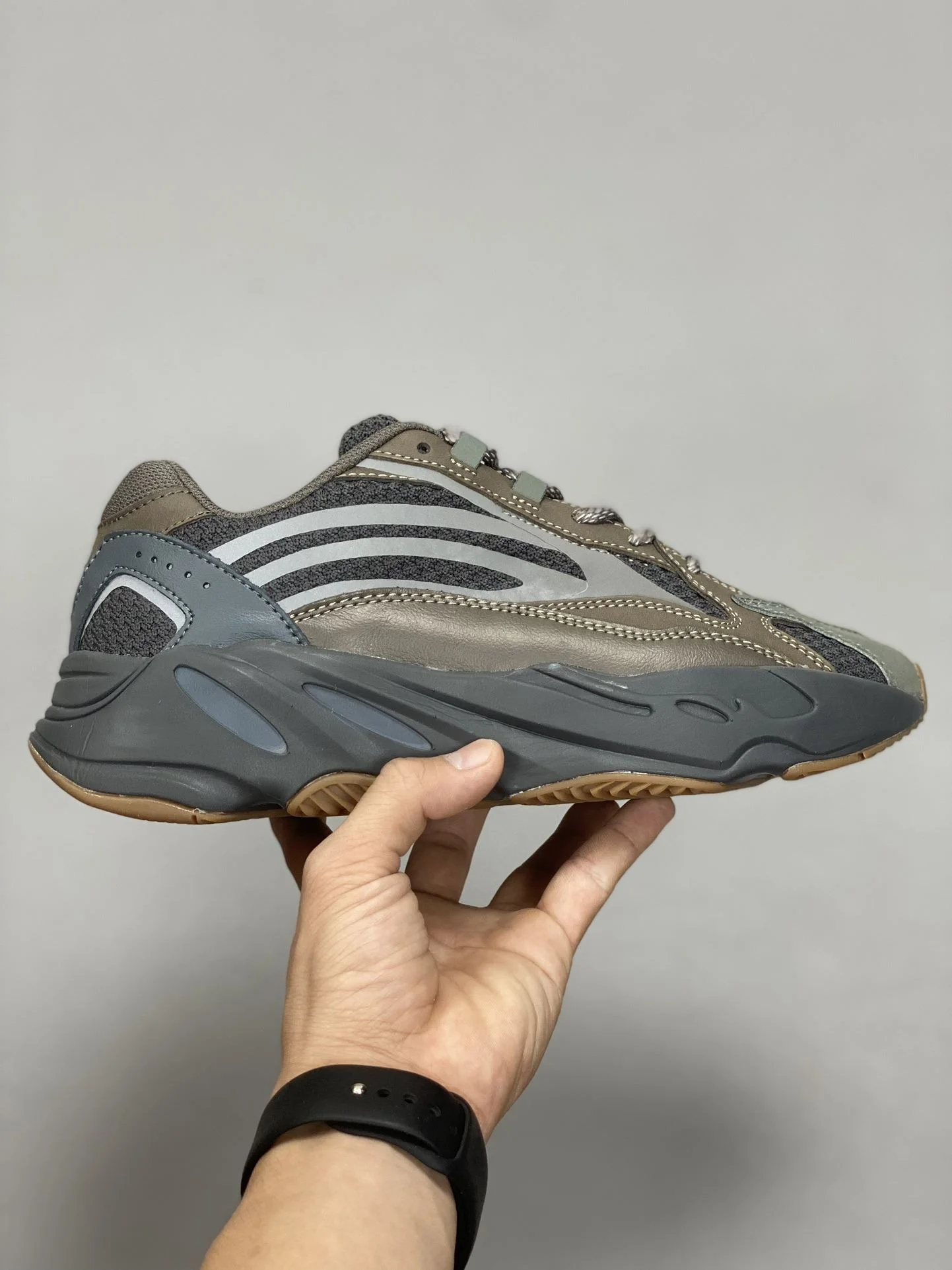 Perfect replica Adidas Yeezy 700 Shoes