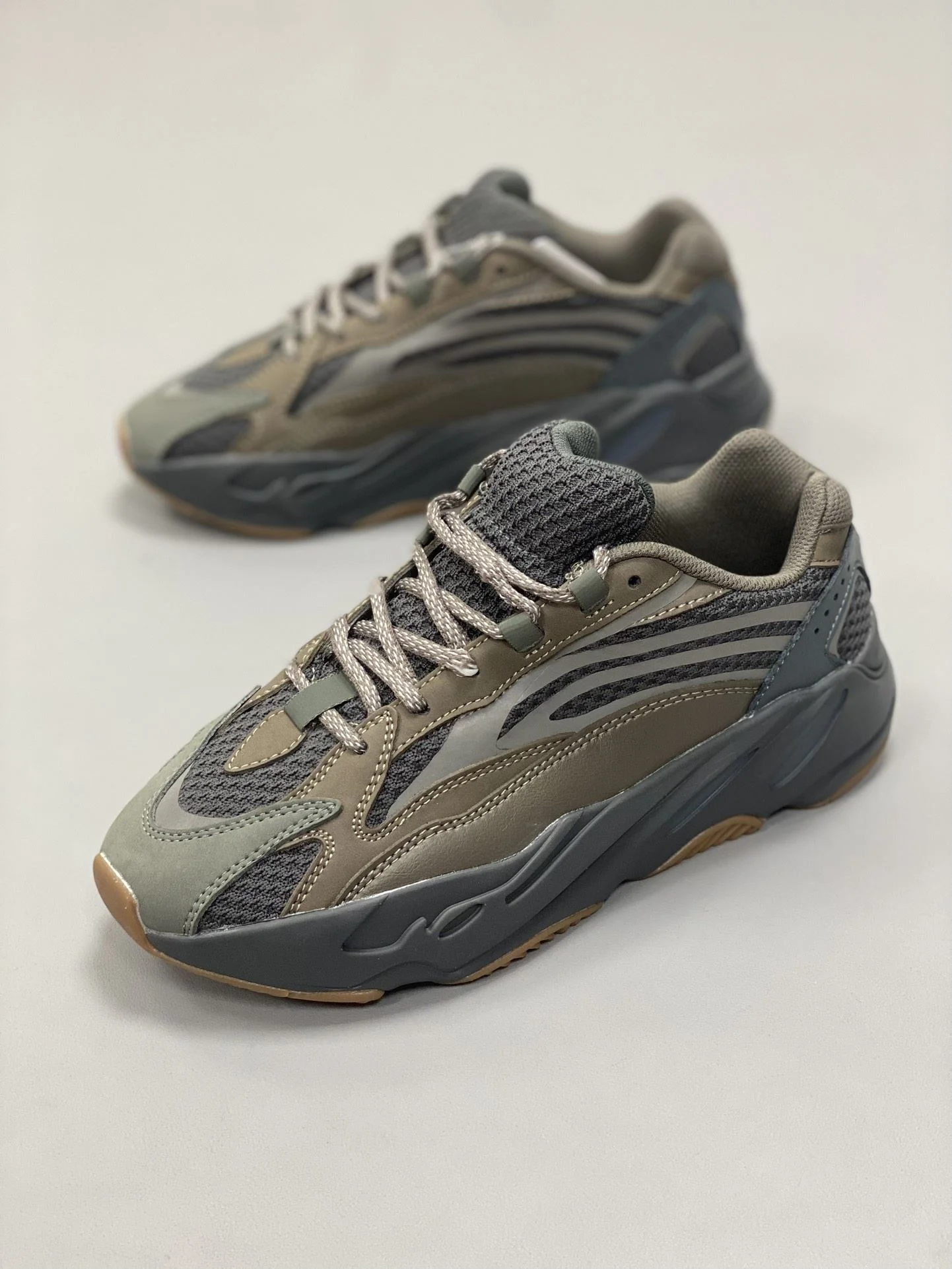 Perfect replica Adidas Yeezy 700 Shoes