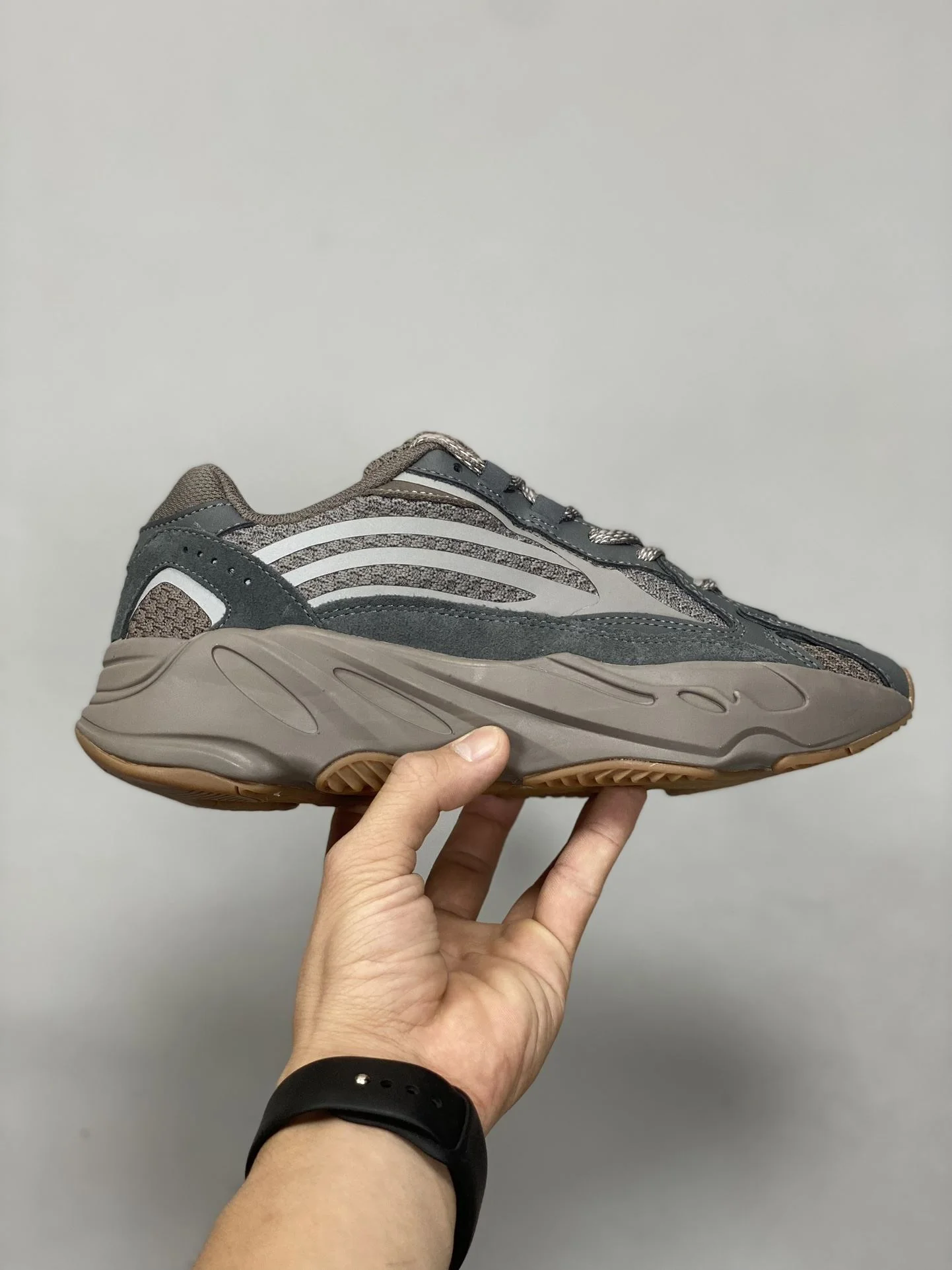 Accurate model Adidas Yeezy 700 Shoes