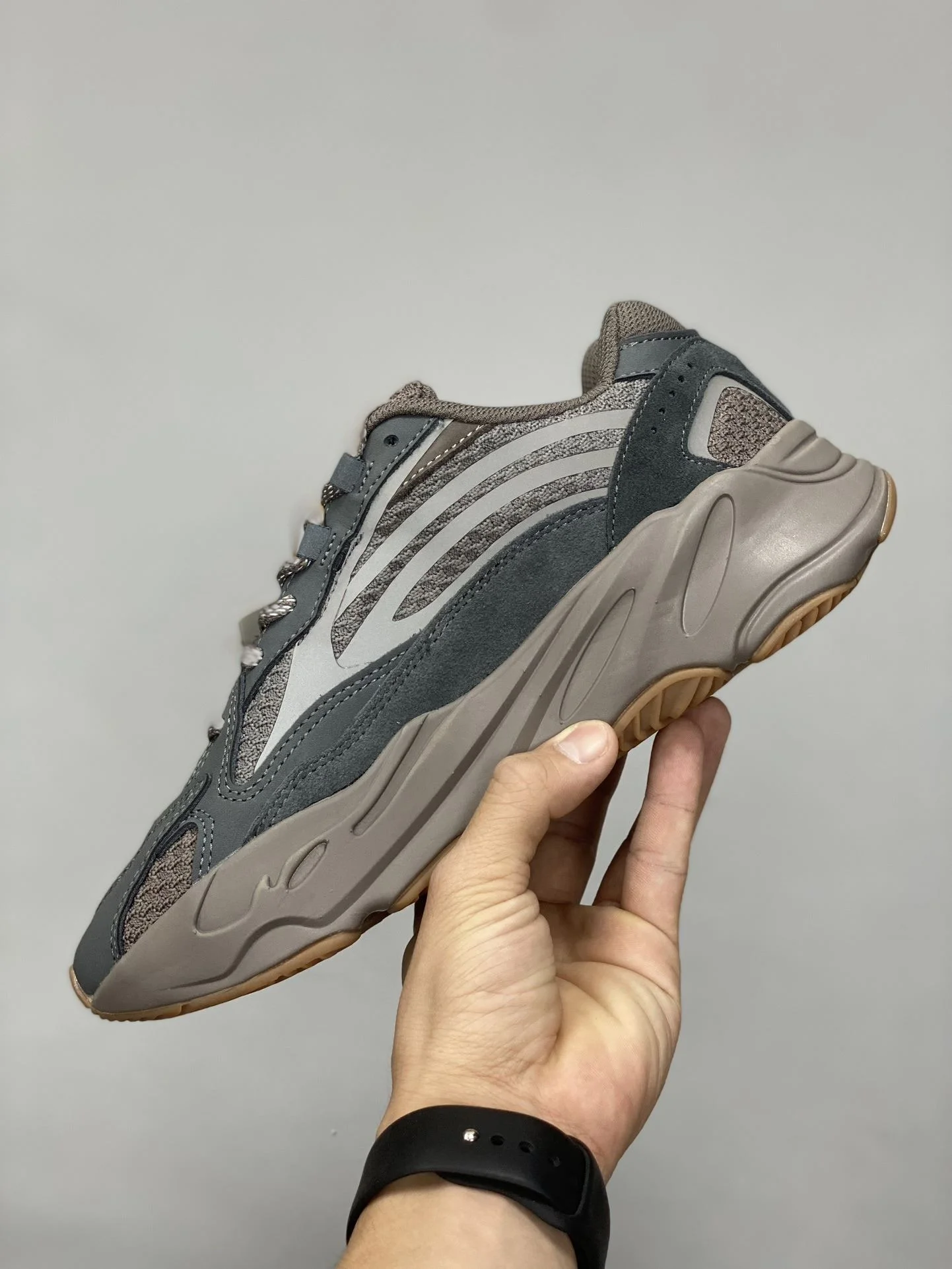 Accurate model Adidas Yeezy 700 Shoes